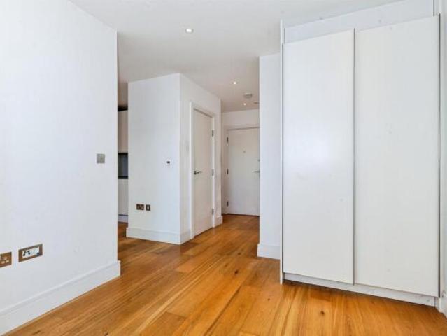 Studio flat for sale in High Street, Slough, SL1