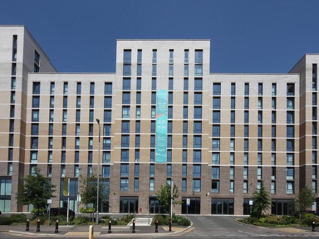 Studio flat for sale in Kimpton Road, Luton, LU2