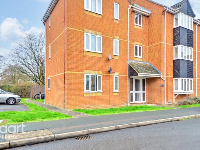 Studio flat for sale in Lucerne Close, Cambridge, CB1
