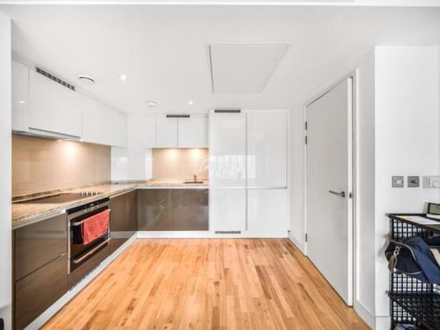 Studio apartment for sale in Marsh Wall London E14