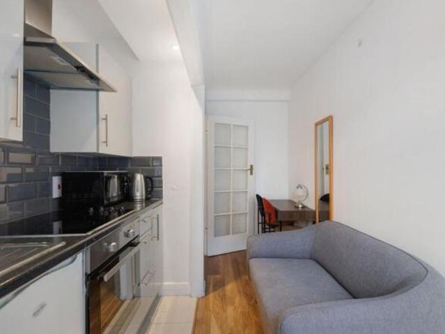 Studio flat for sale in Park West, Hyde Park Estate, London, W2