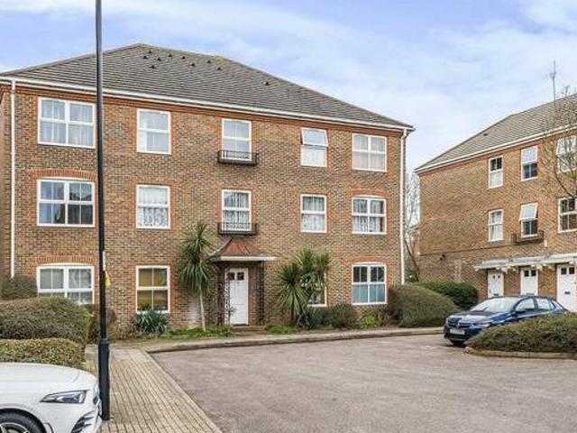 Studio flat for sale in Paxton Road London SE23