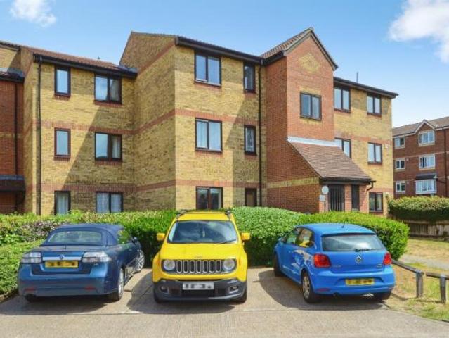 Studio flat for sale in Pioneer Way, Watford, WD18
