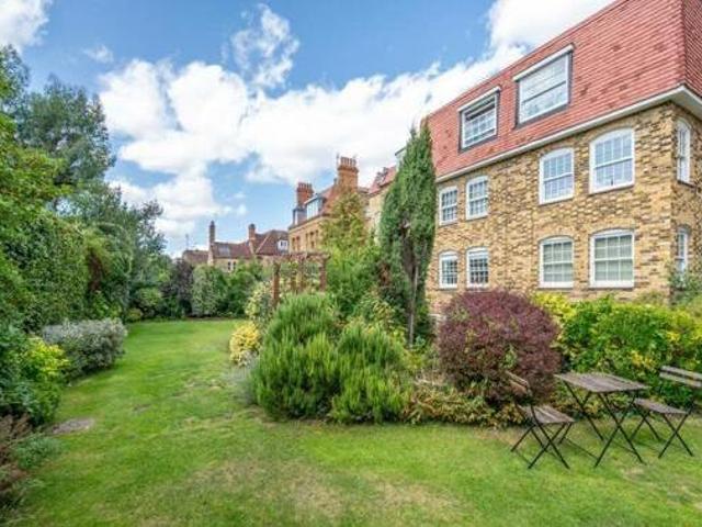 Studio Flat For Sale In Putney, London