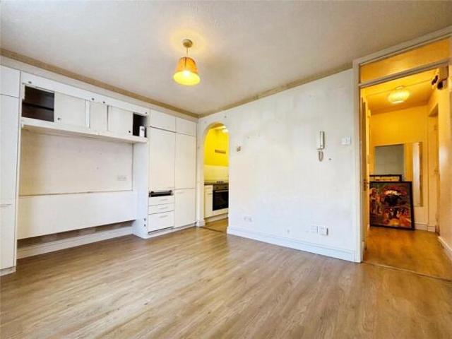Studio flat for sale in Rowe Court, Grovelands Road, Reading, RG30