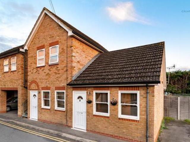 Studio Flat For Sale In Rusham Road