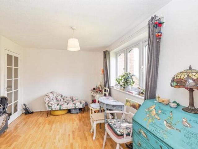 Studio flat for sale in Sandown Road, Watford, WD24
