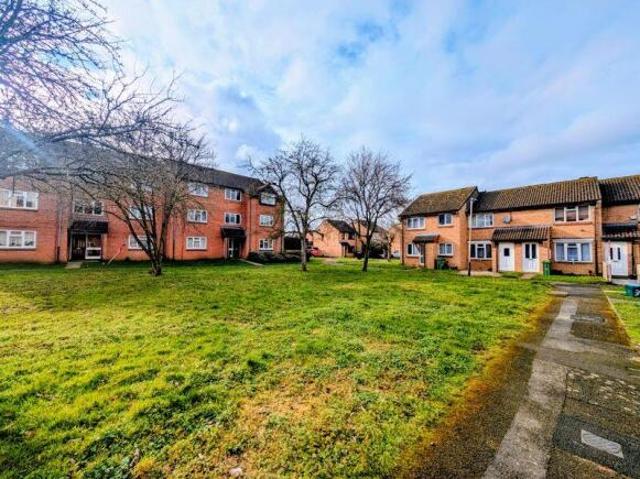 Studio flat for sale in St. Peters Close, Cheltenham, Gloucestershire, GL51
