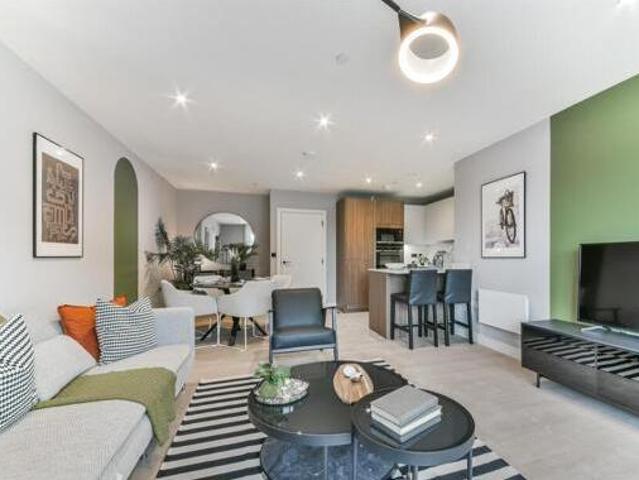 Studio Flat For Sale In Station Road