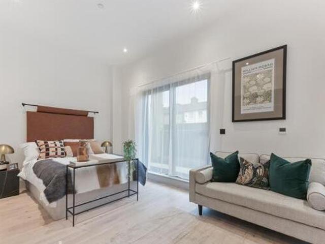 Studio Flat For Sale In Station Road