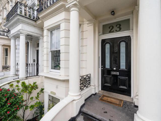 Studio flat for sale in Sutherland Avenue, London, W9