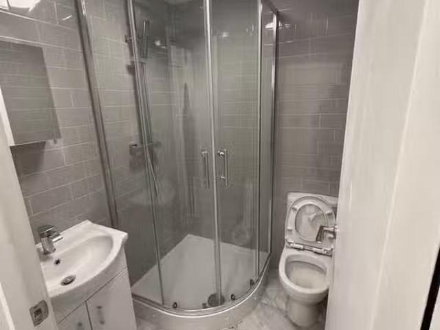 Studio flat for rent in 411 Roman Road, London, E3