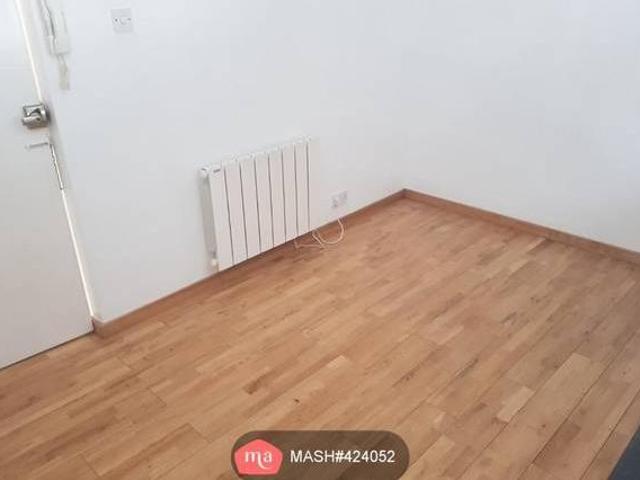 Studio flat for rent in 495a London Road SS0