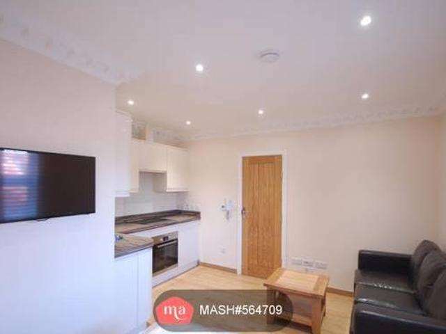 Studio flat for rent in 4 Jessica House RG1