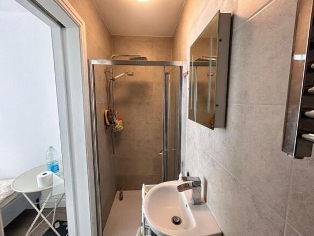 Studio flat for rent in 52 Castletown Road, London, W14