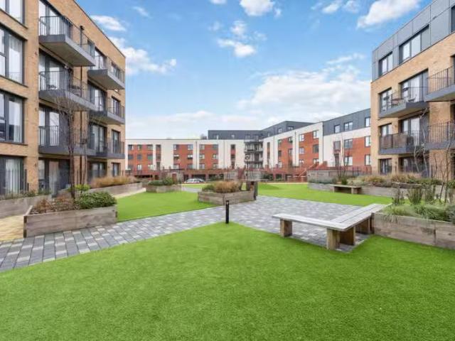 Studio flat for rent in 55 Howard Court, Desborough Road, High.