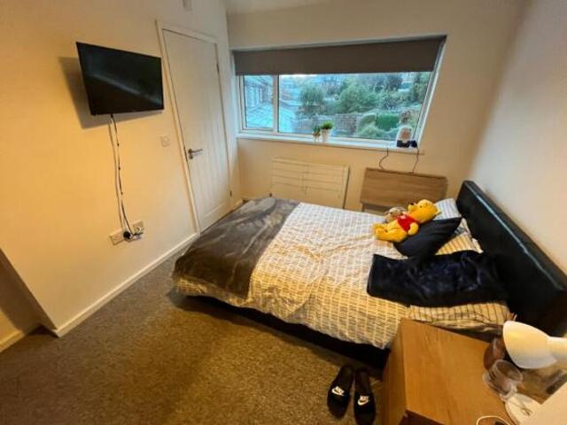 Studio flat for rent in 69 Moseley Wood Gardens, Cookridge, Leeds, West Yorkshire, LS16