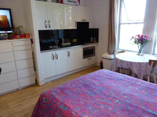 Studio flat for rent in 747B Finchley Road, NW11