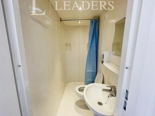 Studio flat for rent in 79 81 West Street, BN1
