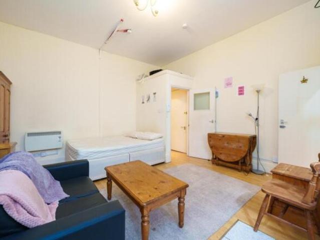 Studio flat for rent in 7 De Vere Gardens, London, W8
