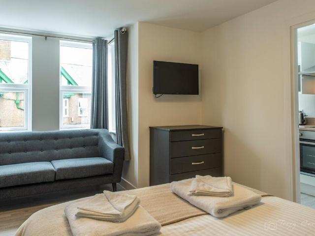 Studio flat for rent in 84 86 Derrys Villa, Flat 7, PL4