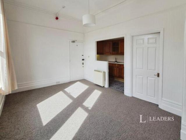 Studio flat for rent in 10 Moat Croft Road, BN21