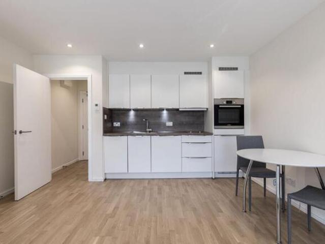 Studio flat for rent in 12 Walker House 358 Wandsworth Road, SW8