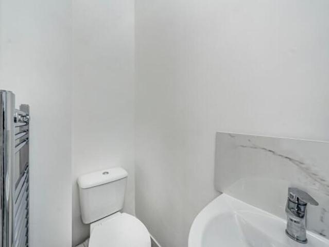 Studio flat for rent in 17A High Street, Southend On Sea, SS1