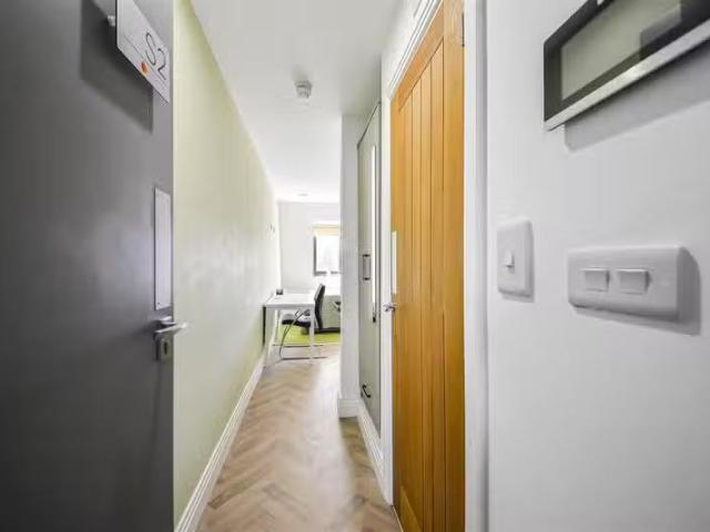 Studio flat for rent in 1403 1407 Pershore Road, Stirchley, Bi.