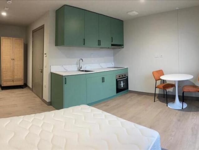 Studio flat for rent in 16 Victoria Road, Feltham, Middlesex, TW13