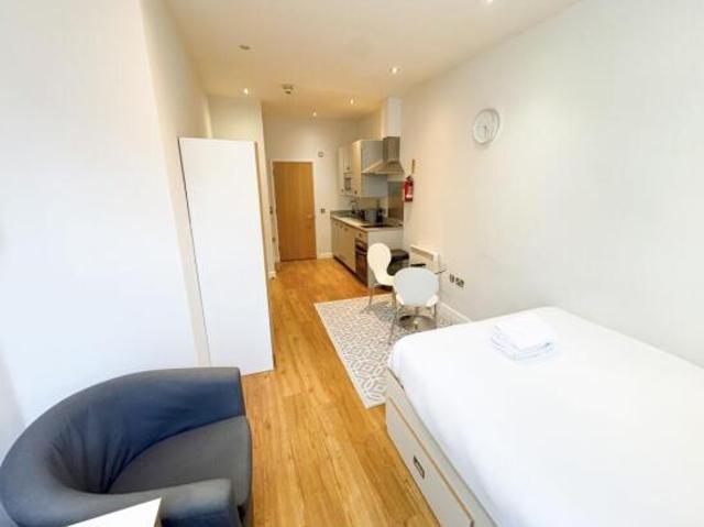 Studio flat for rent in 16 Harford House, Frogmore Street, Bristol, BS1