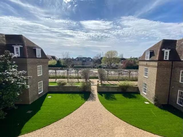 Studio flat for rent in 18 Chapter House, Howes Place, Cambrid.