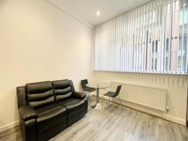 Studio flat for rent in 19 Edmund Street, Liverpool, L3