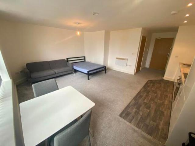 Studio flat for rent in 19 Fleming Way, Town Centre, Swindon, SN1