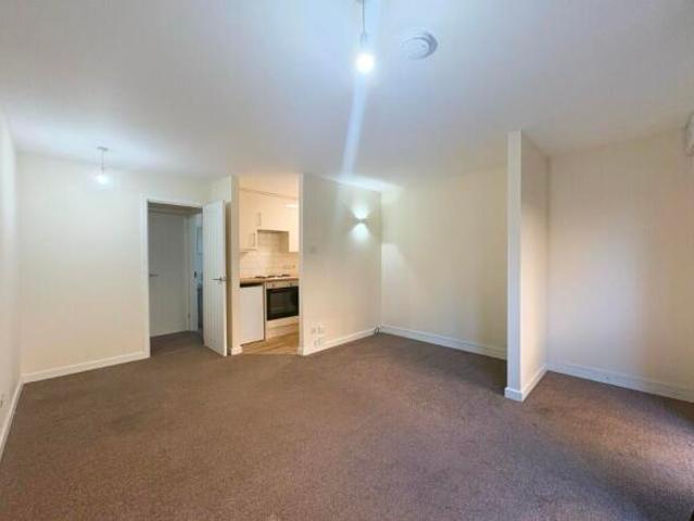 Studio flat for rent in 1 Armada Court, Elm Avenue, Chatham, Kent, ME4