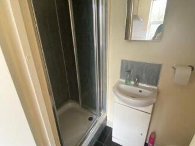Studio flat for rent in 1 Ash Grove, NW2