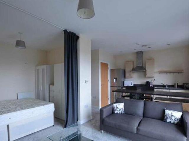 Studio Flat For Rent In 1 Joslin Avenue