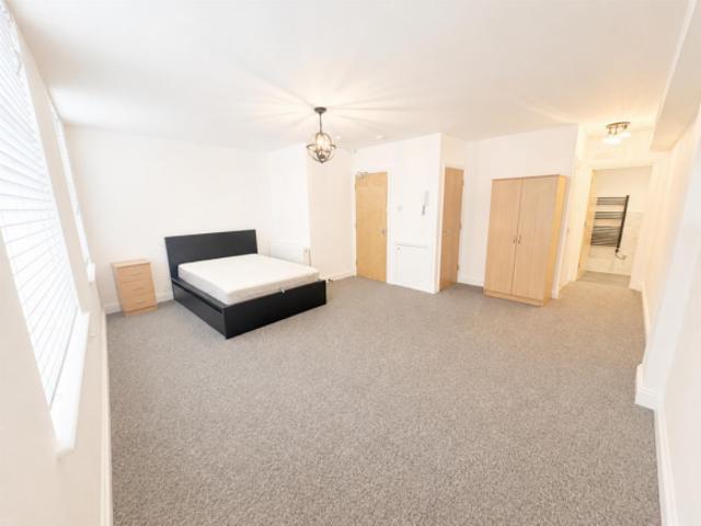 Studio flat for rent in 1 Kings Gate, 10 North Street, Brighton, BN1