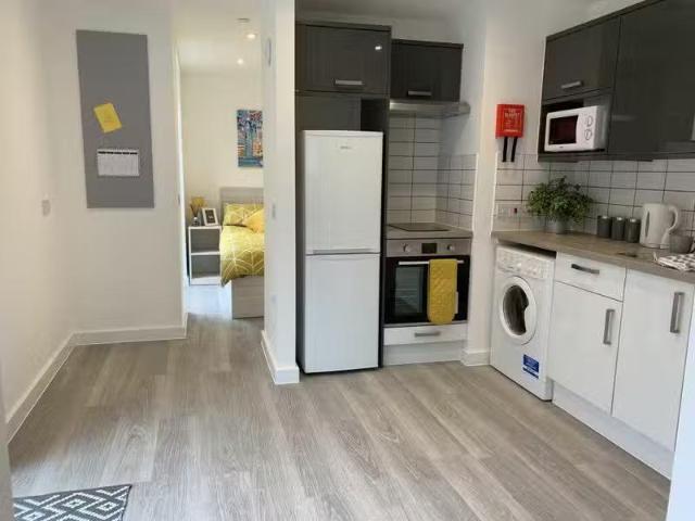 Studio flat for rent in 1 Queningate Mews Ref 3446, CT1
