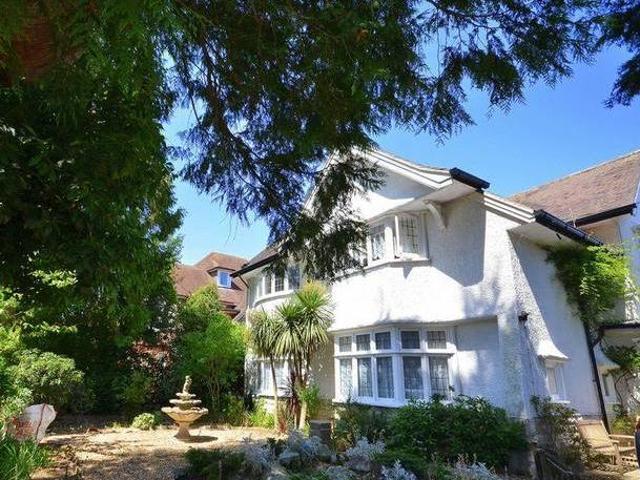Studio flat for rent in 20 Milton Road Bournemouth BH8