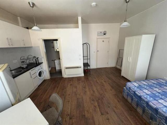 Studio flat for rent in 21A Sentinel Square, Hendon, NW4