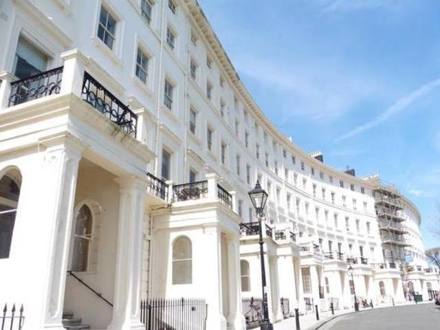Studio flat for rent in 27 Adelaide Crescent Hove BN3