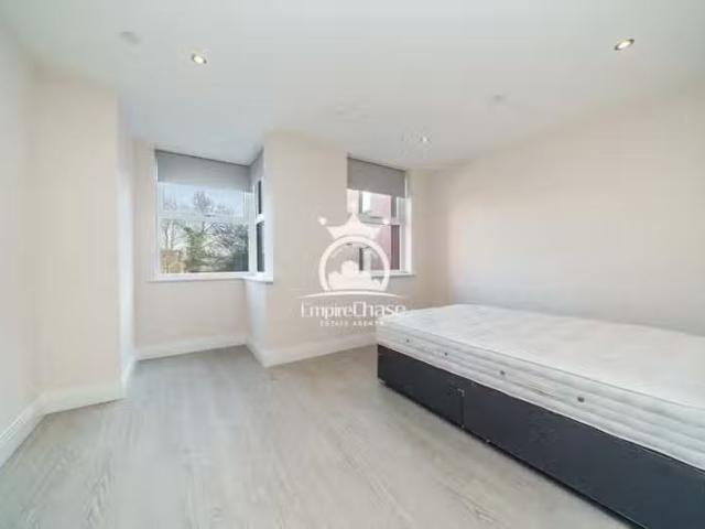 Studio flat for rent in 27 Peterborough Road, Harrow, Middlein.