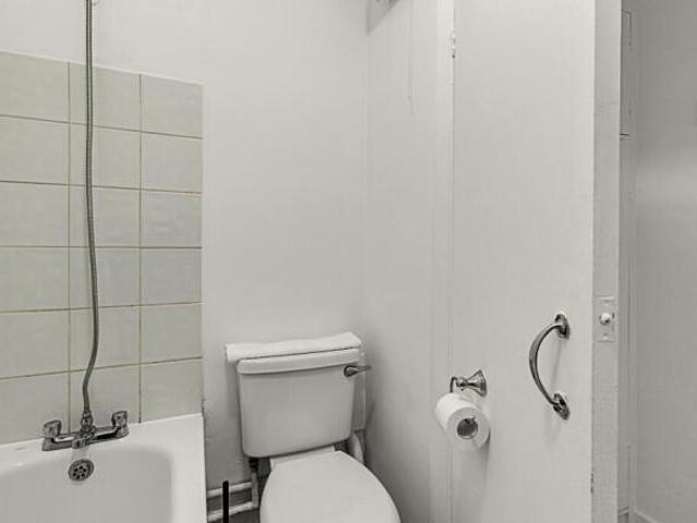 Studio flat for rent in 24 Pembridge Square, W2