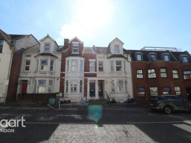 Studio flat for rent in 28 Milton Road, Swindon, SN1