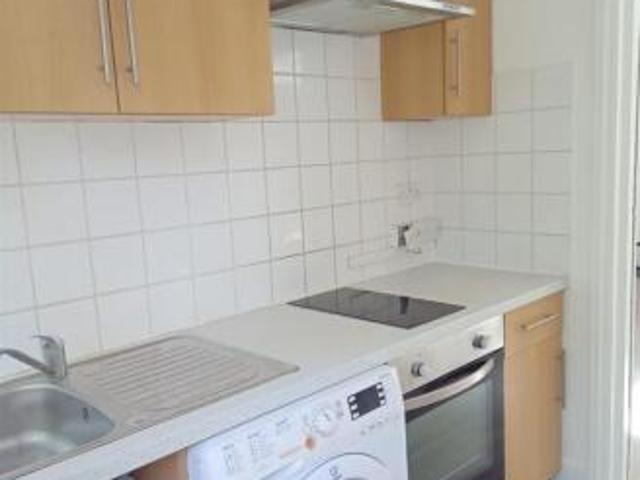 Studio flat for rent in 29 Oakfield Road, Croydon, CR0 2UD, CR0