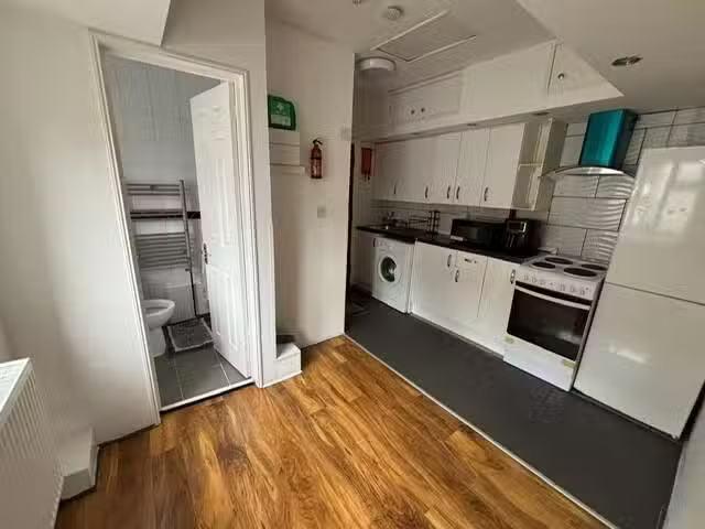 Studio flat for rent in 31 Coventry Road Ilford IG1 4QR, IG1