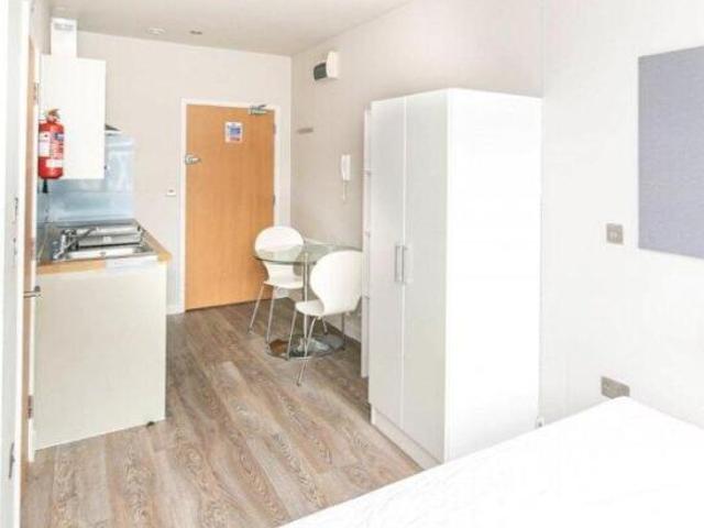 Studio flat for rent in 37 41 Prince Street, BS1