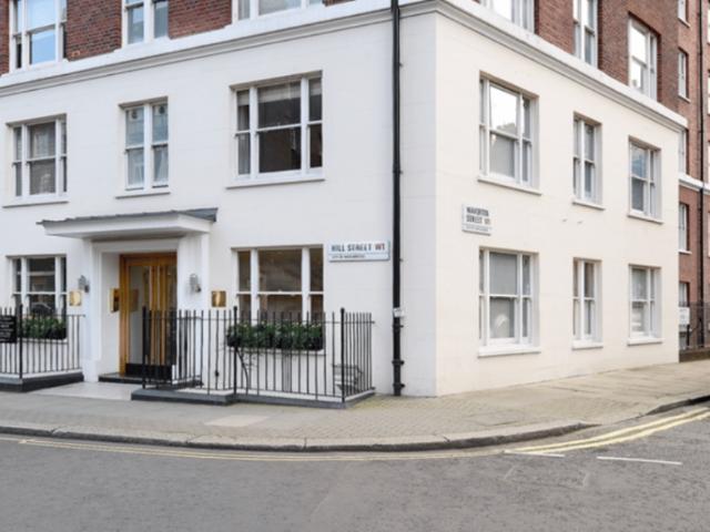 Studio flat for rent in 39 Hill Street, London, W1J
