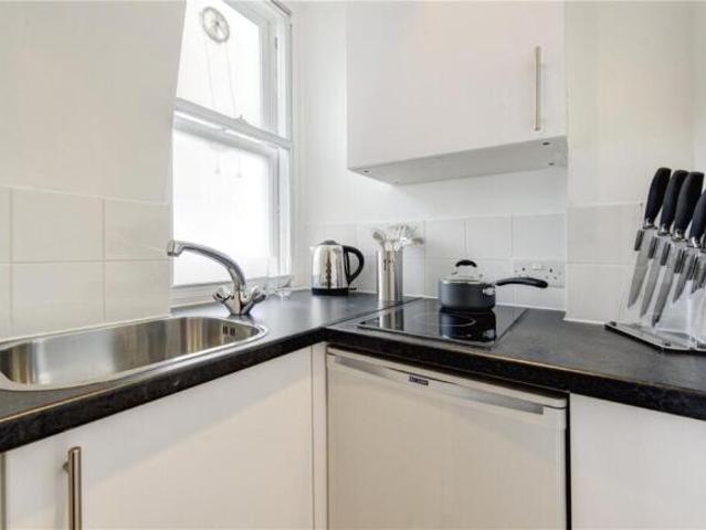 Studio flat for rent in 39 Hill Street, Mayfair, London, W1, W1J